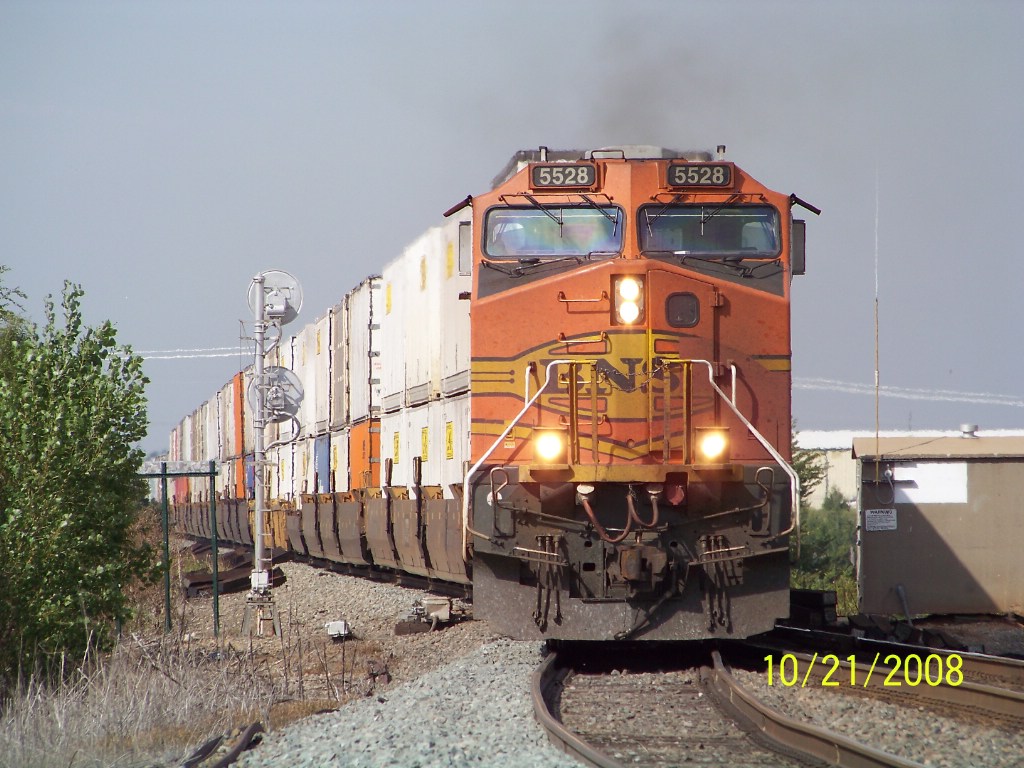 BNSF C44-9W 5528